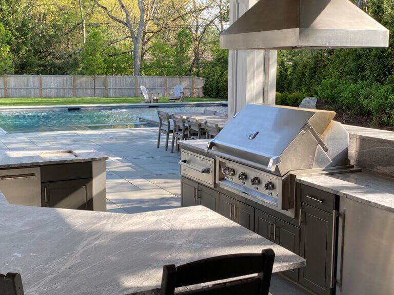 10 Must-Haves for an Outdoor Kitchen: Key Appliances & Equipment ...